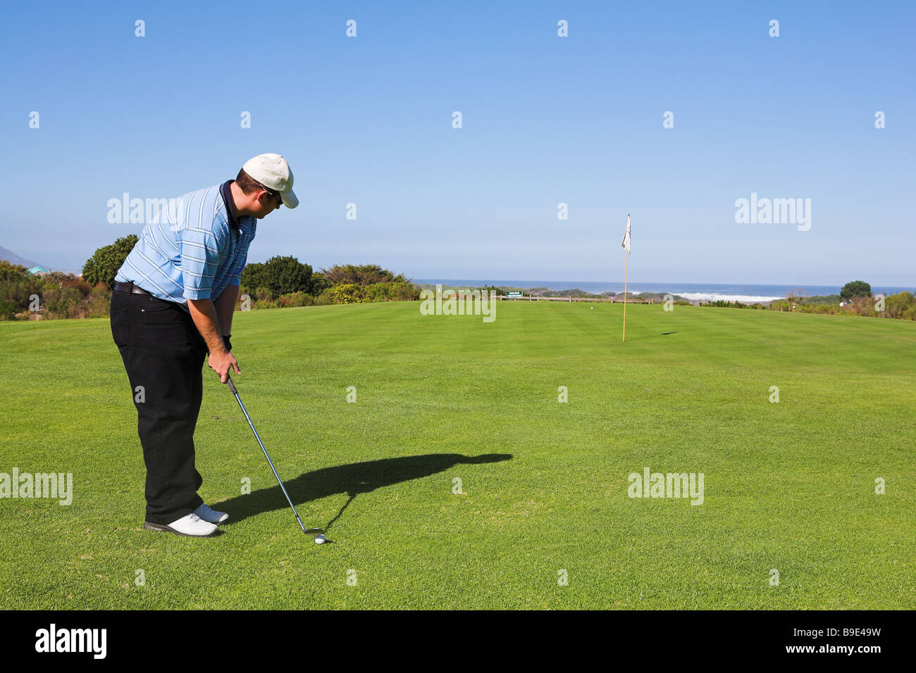 man playing golf Stock Photo - Alamy