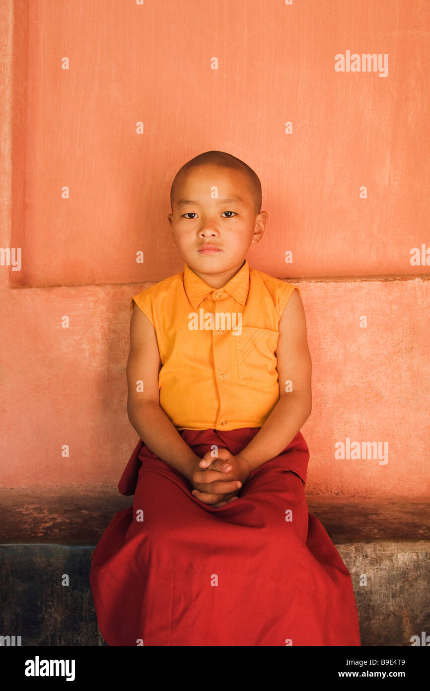Buddhist monk clasped hands hi-res stock photography and images - Alamy