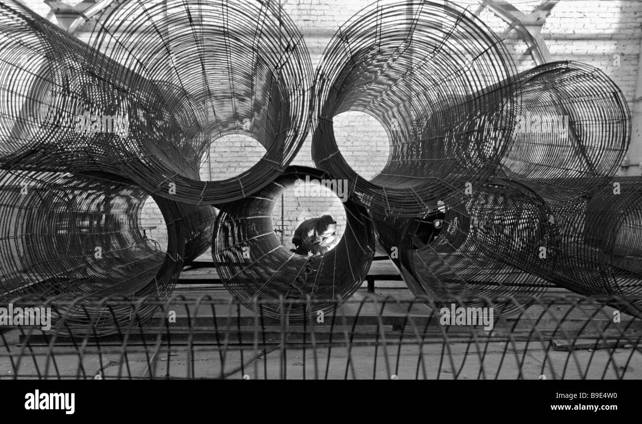 Fixing reinforcement at the construction factory Stock Photo - Alamy