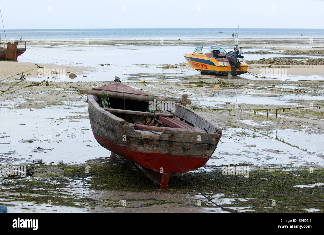 Zanzibar tanzania local boats hi-res stock photography and images - Alamy