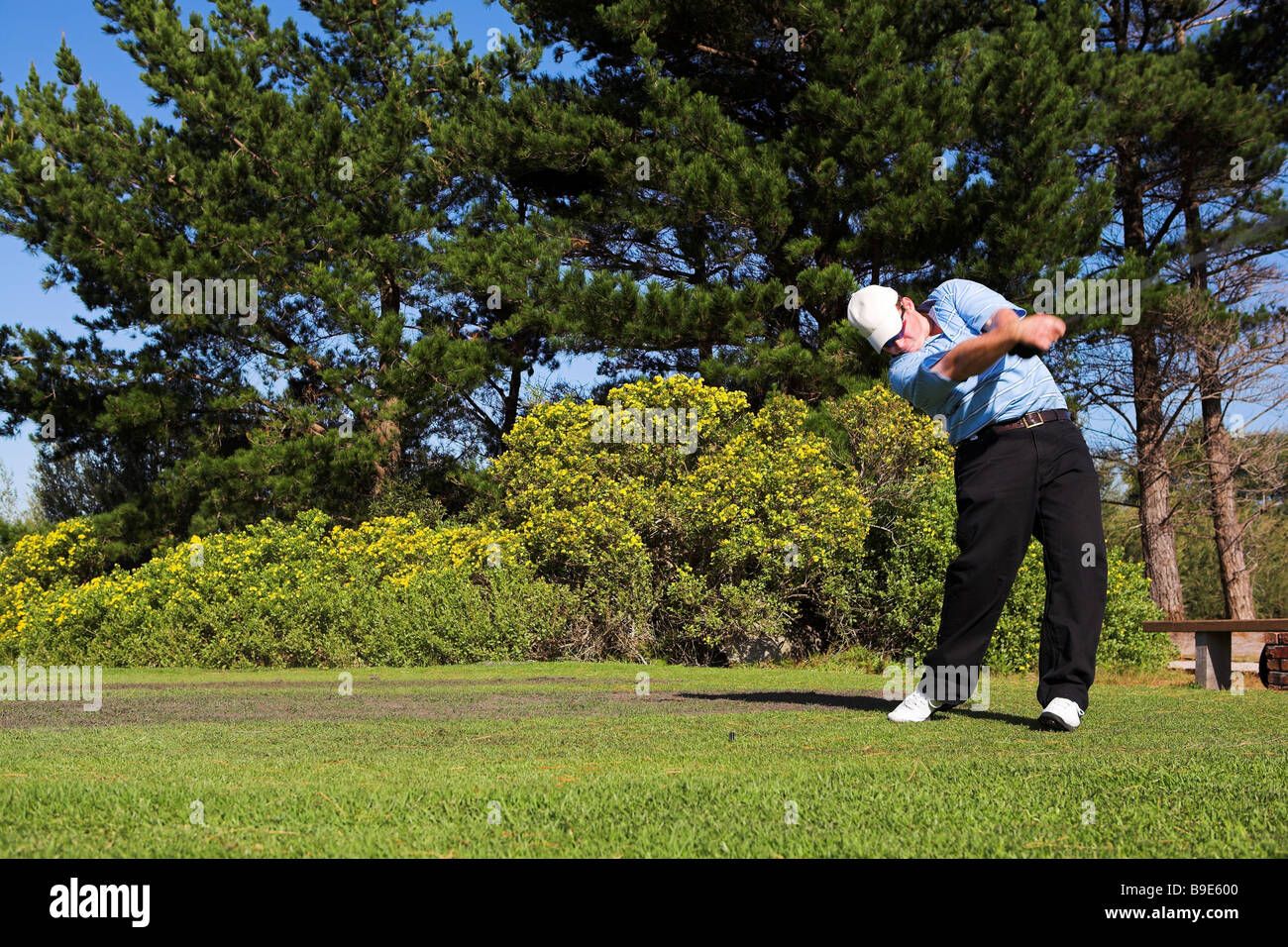 Man playing golf Stock Photo - Alamy