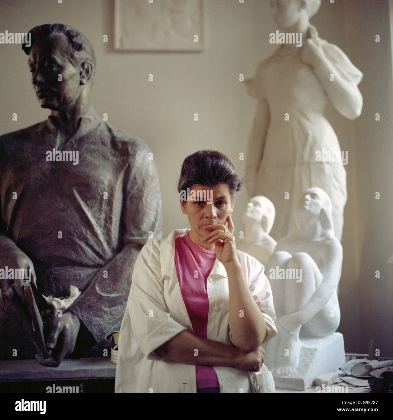 Sculptor Galina Kalchenko in her studio Stock Photo - Alamy