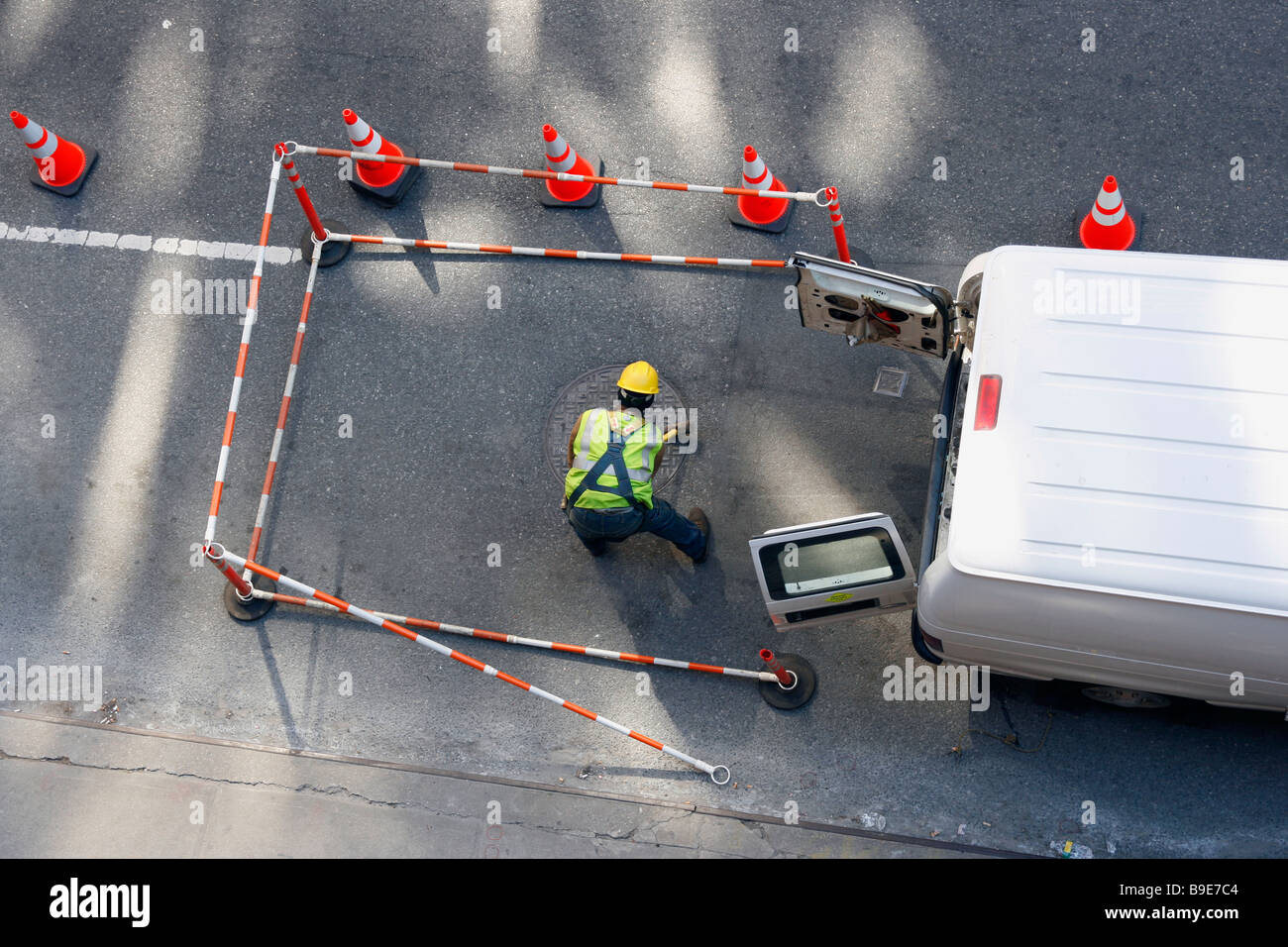 Manhole cover maintenance hi-res stock photography and images - Alamy