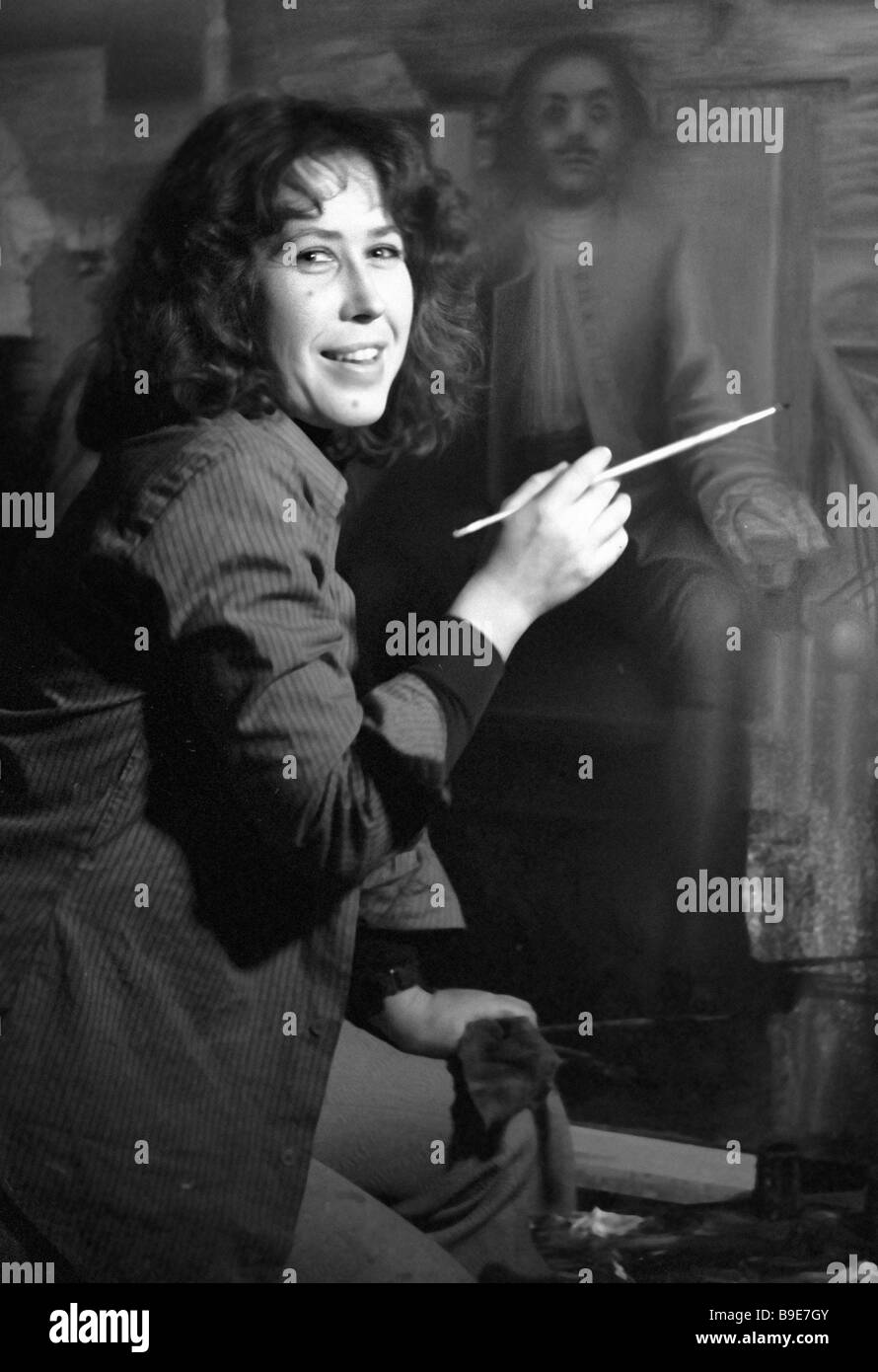 Painter Olga Grechina in her studio Stock Photo - Alamy