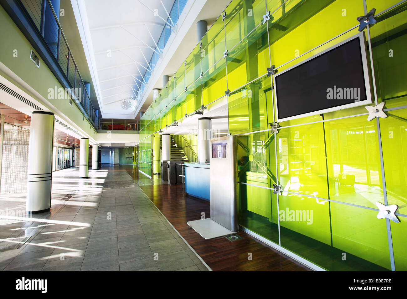 Office pillar wood hi-res stock photography and images - Alamy