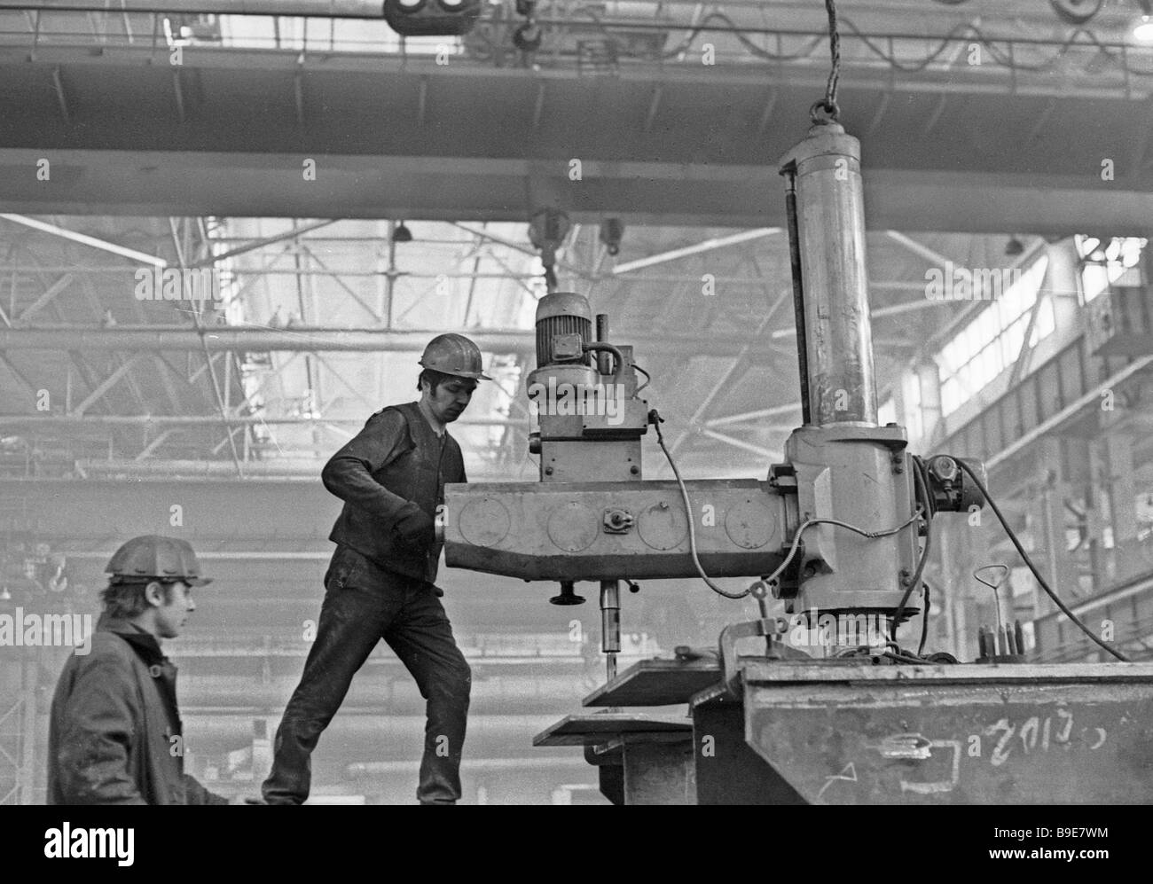 Heavy engineering plant floor Stock Photo - Alamy