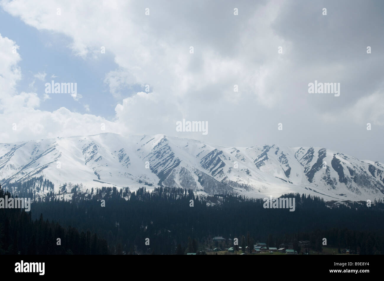 Snow gulmarg hi-res stock photography and images - Alamy