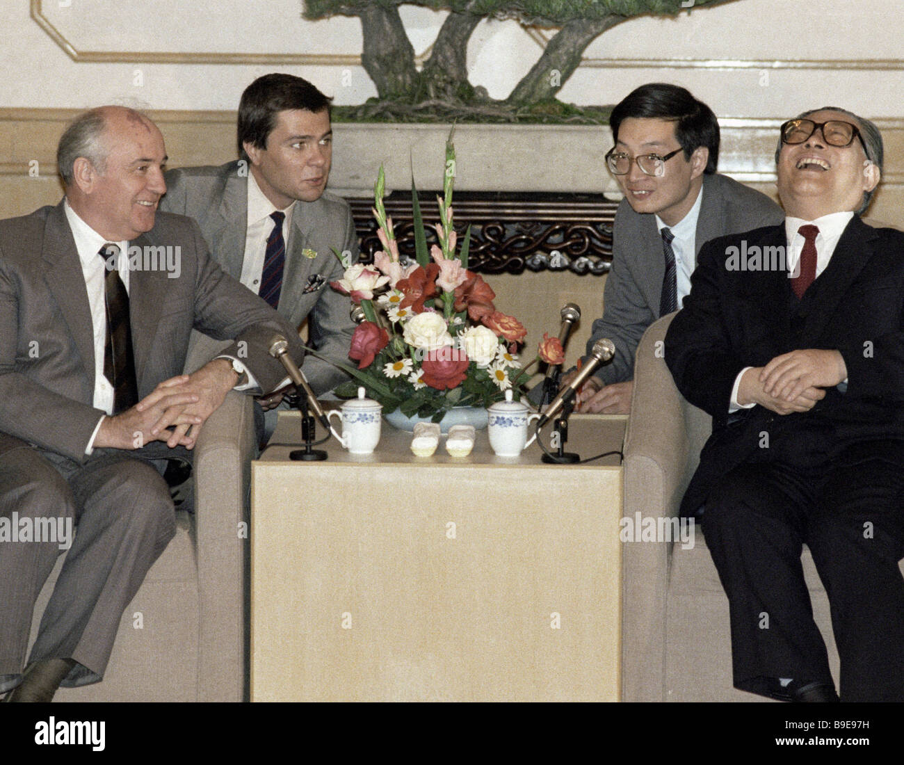 Soviet leader Mikhail Gorbachev left meeting with Jiang Zemin Shanghai ...
