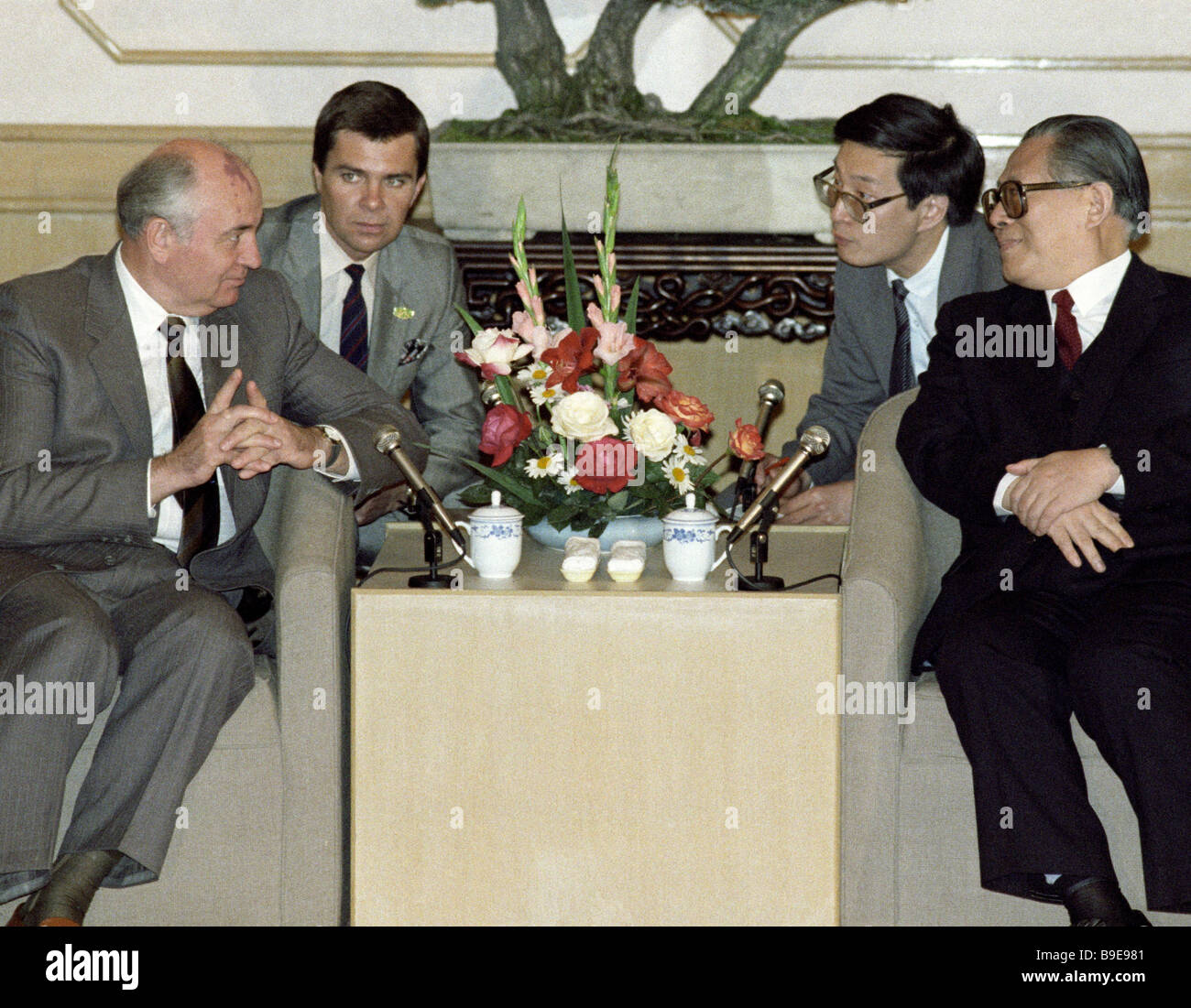 Soviet leader Mikhail Gorbachev left meeting with Jiang Zemin Shanghai ...