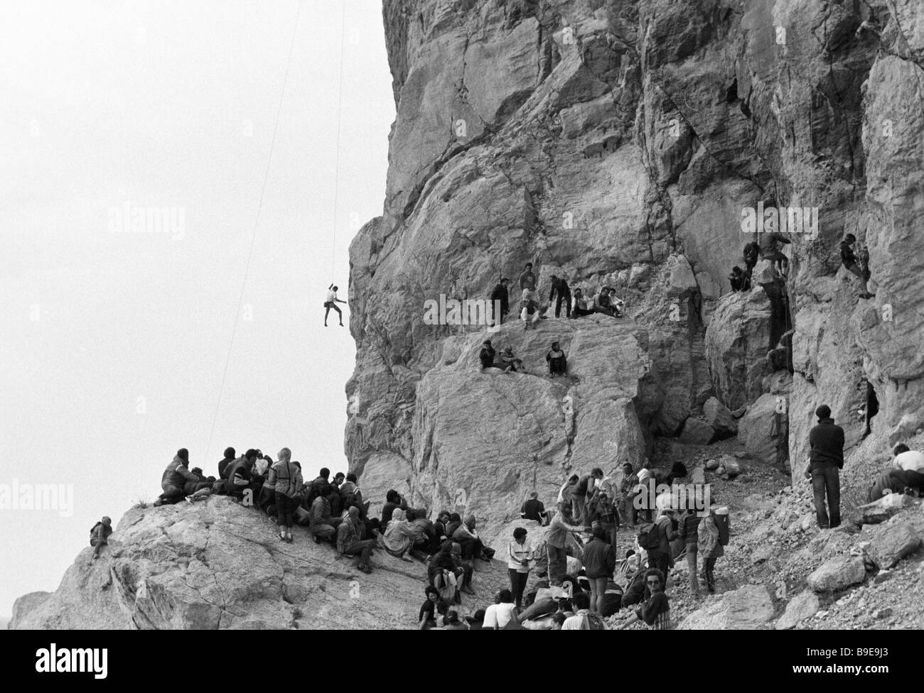 Participants in the international rock climbing competitions begin ...