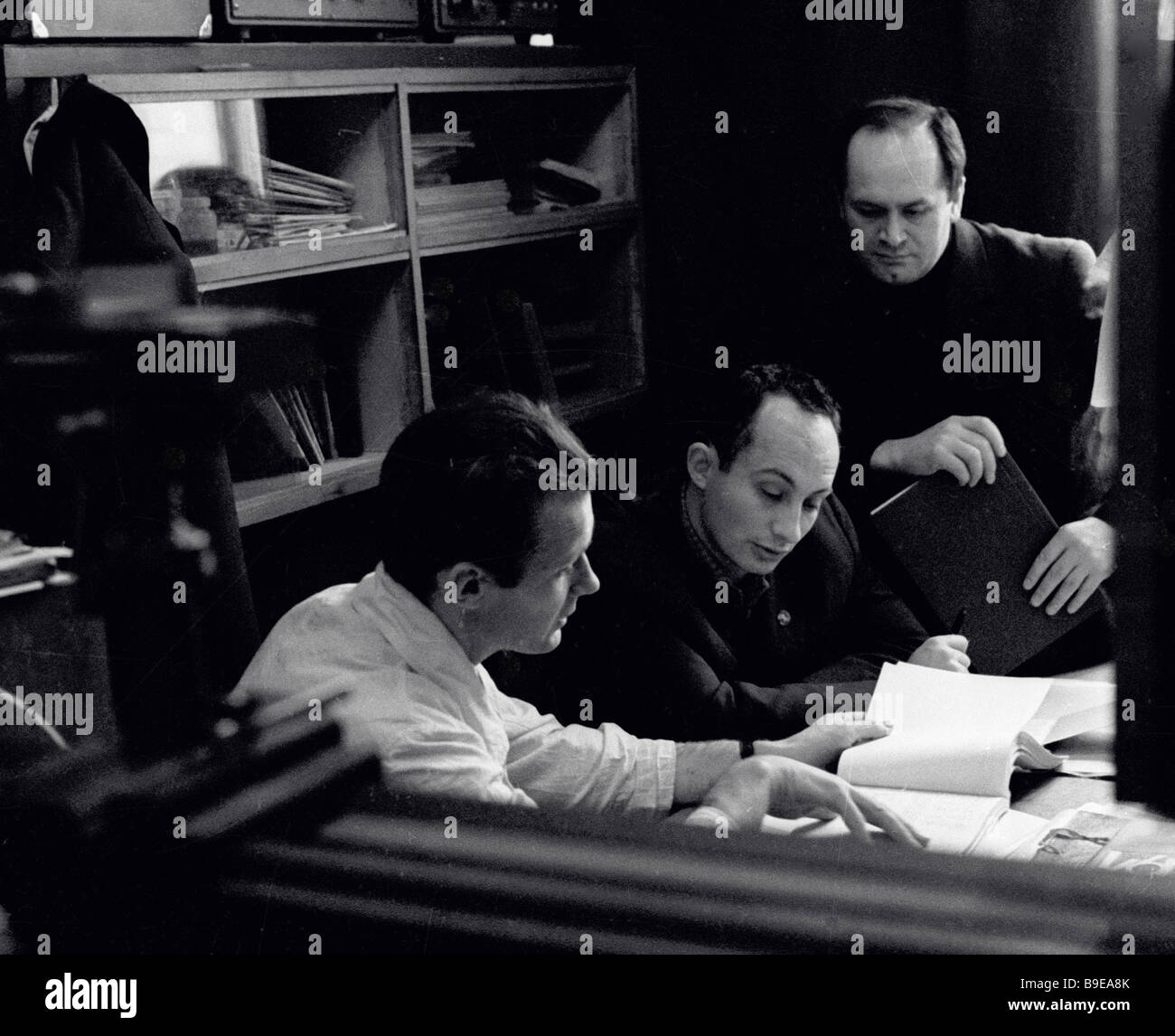 Employees at a high temperature crystallization laboratory Stock Photo ...