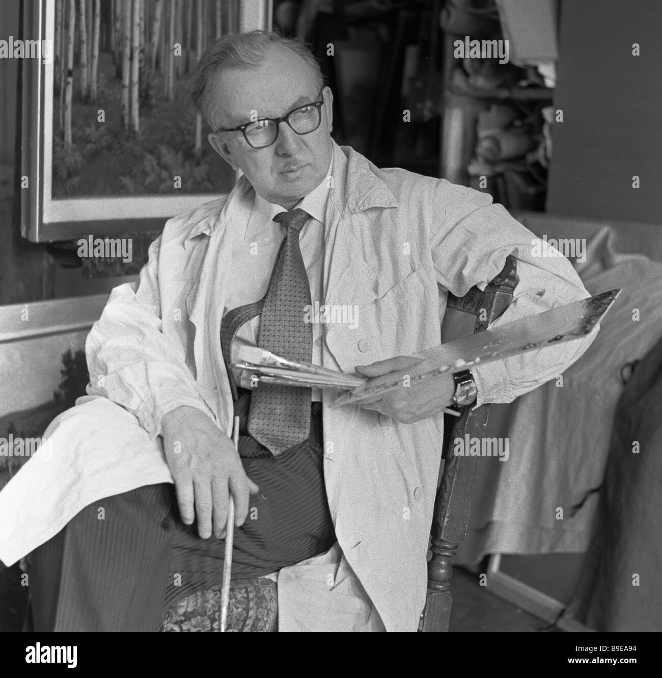 Artist Boris Shcherbakov in his studio Stock Photo - Alamy