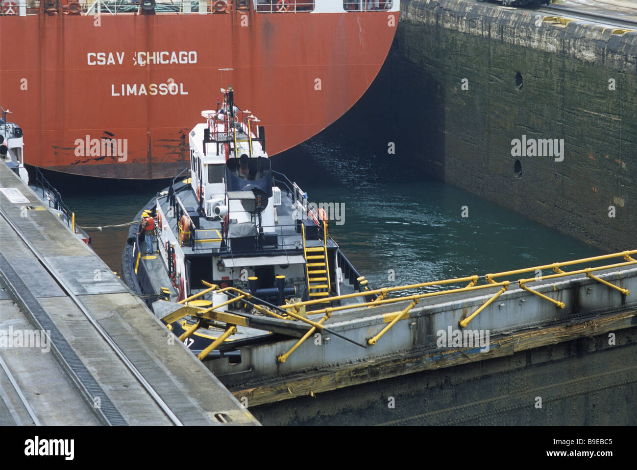 Barco canal de panama hi-res stock photography and images - Alamy