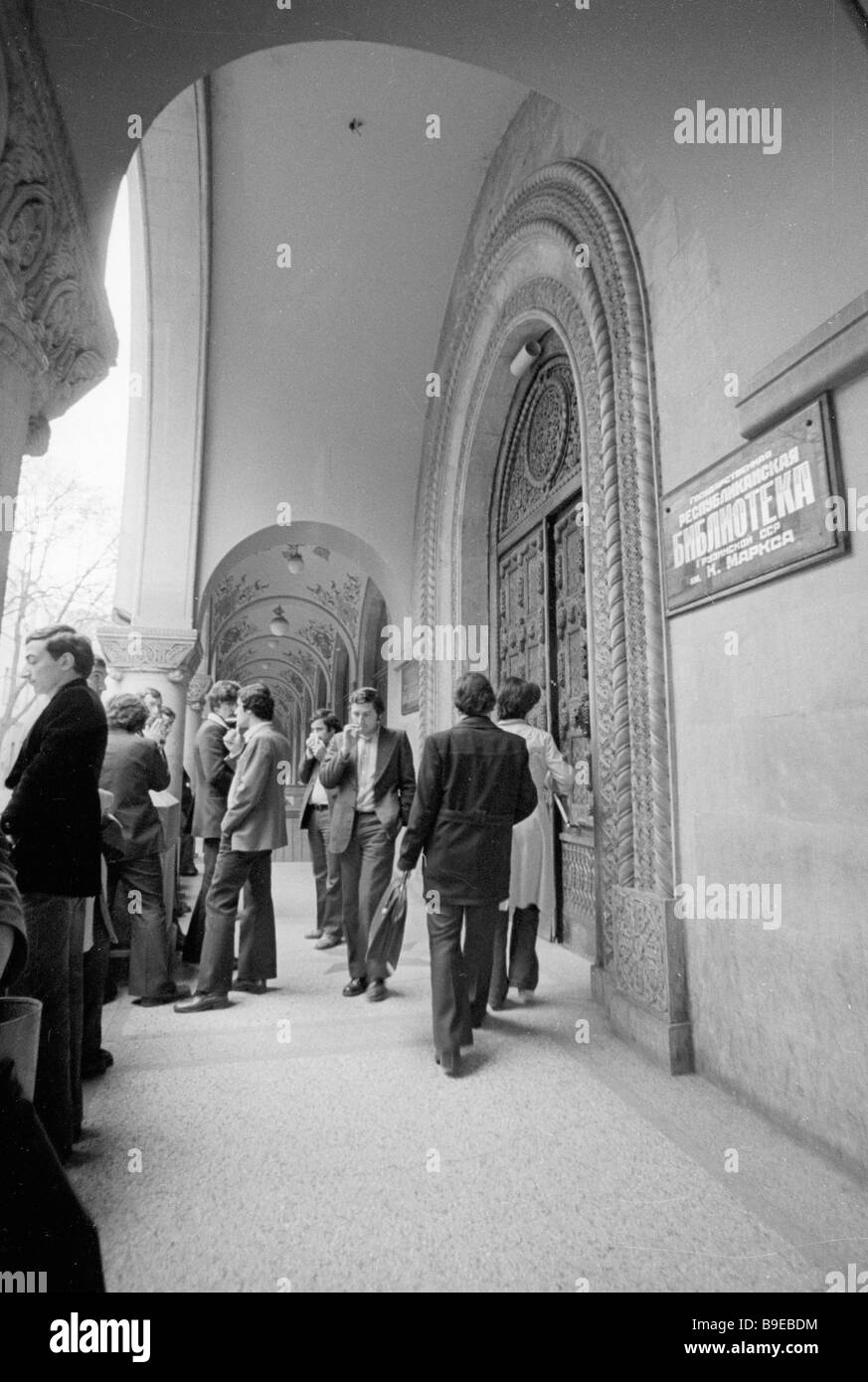 Entrance of the Karl Marks State Republican Library Stock Photo - Alamy