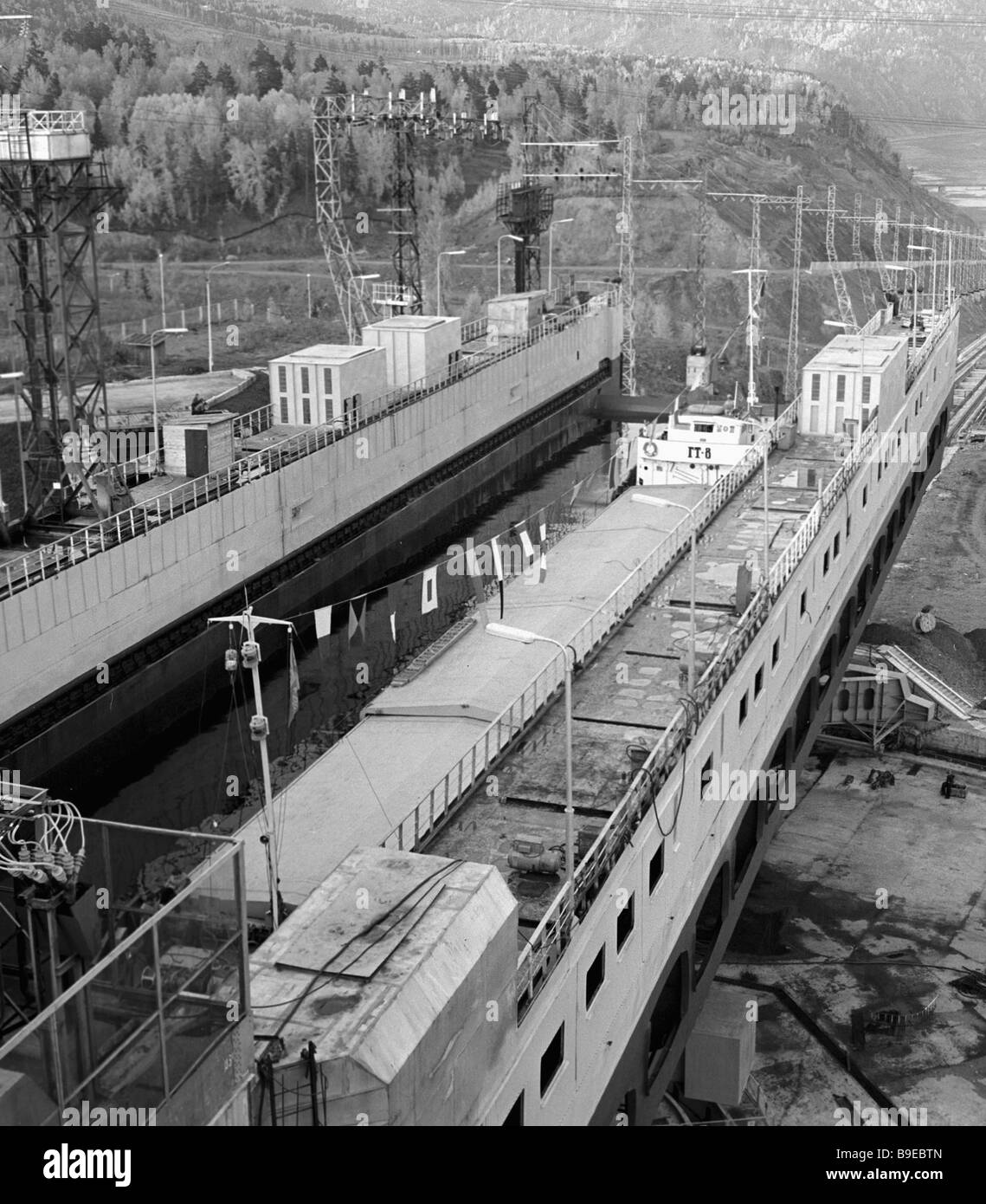 Self propelled ship transporter rising to the crest of the dam of ...
