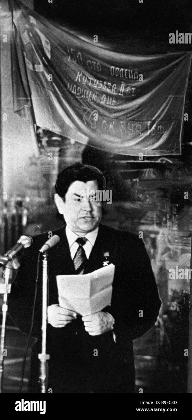 Hero of the Soviet Union Alexei Maresyev during a meeting with young ...