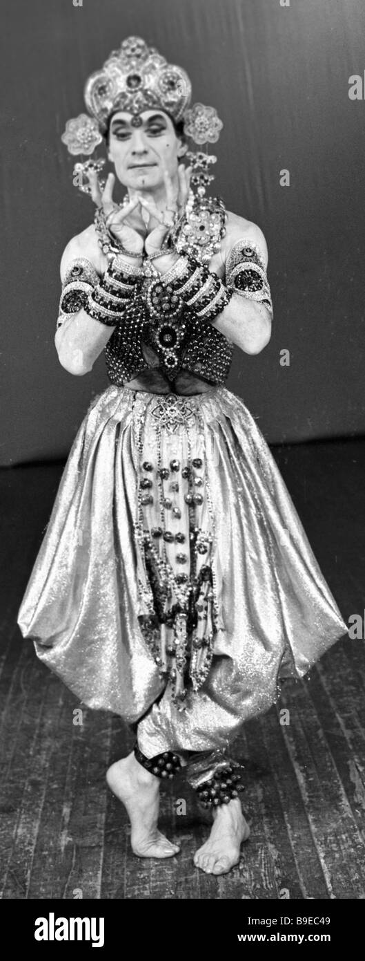 Makhmud Esambayev a soloist of the Chechen Ingush state philharmonic ...