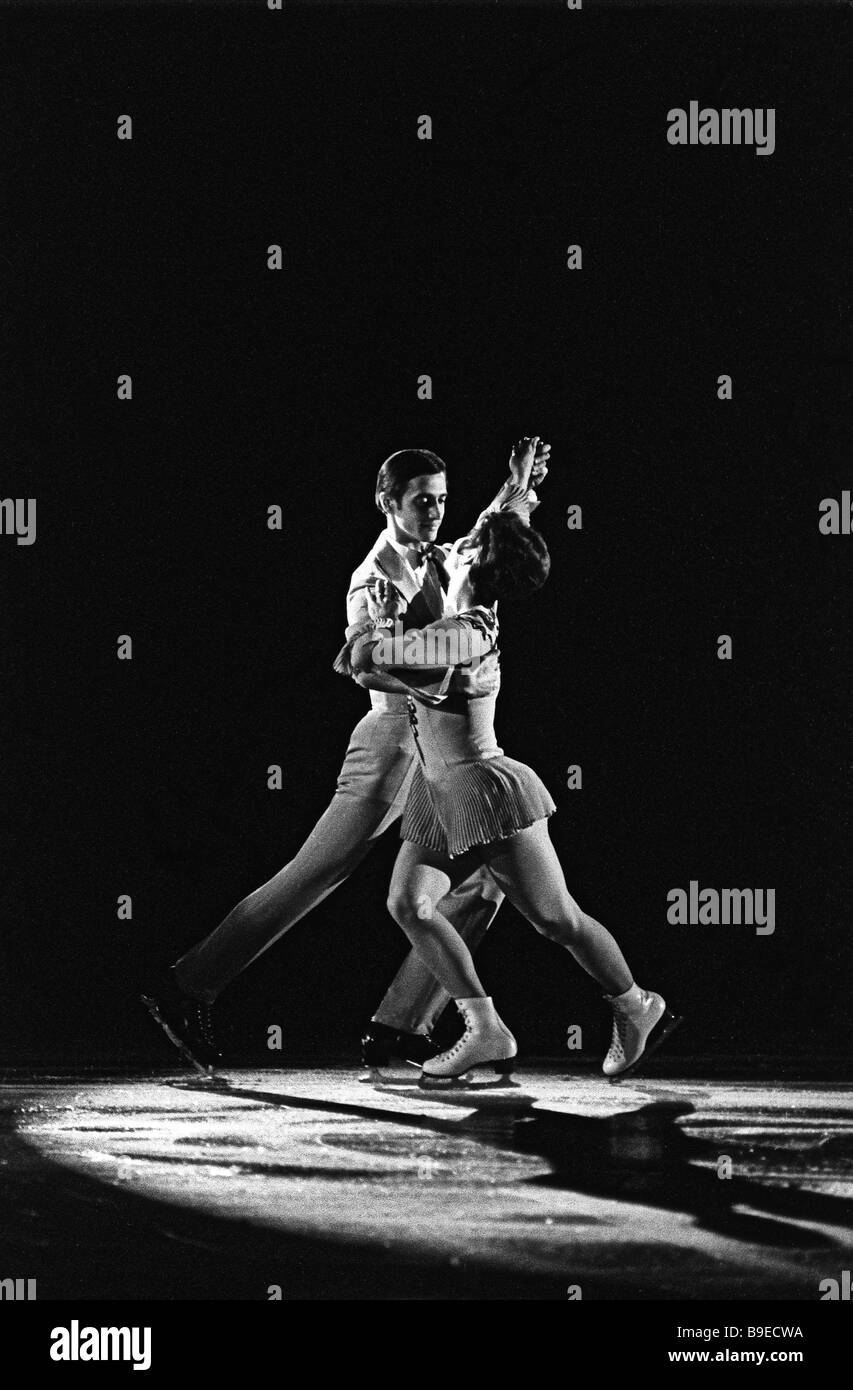 Lyudmila Pakhomova and Alexander Gorshkov perform Stock Photo - Alamy