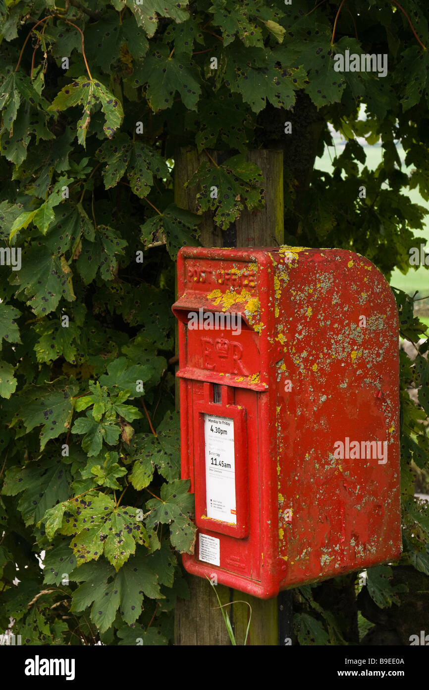 Postbox countryside hi-res stock photography and images - Alamy