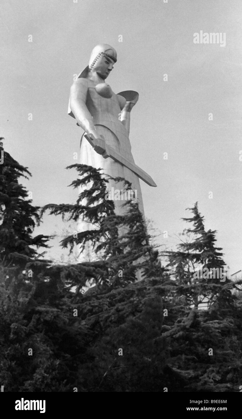 The Homeland Mother monument by sculptor Elgudja Amashukeli Tbilisi ...