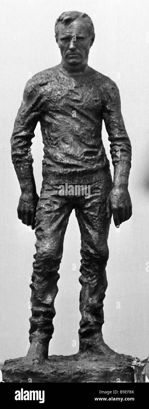 Vyacheslav Klykov s statue Vassily Shukshin Stock Photo - Alamy