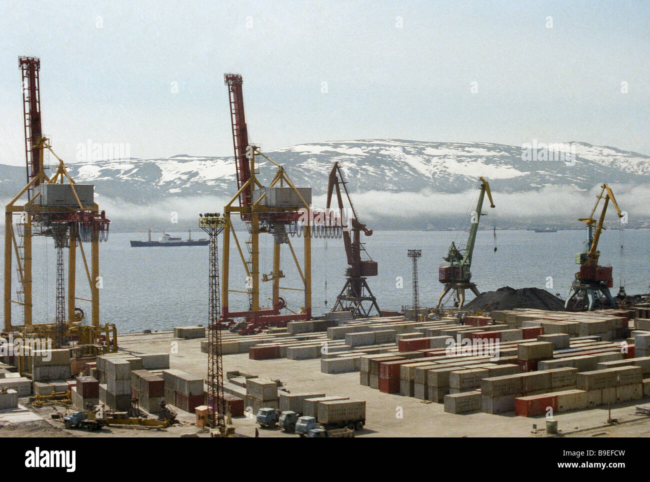 Heavy lift cranes in Magadan port Stock Photo - Alamy