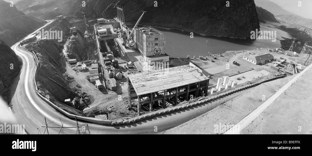 View of the construction of the Nurek hydropower plant on the Vakhsh ...