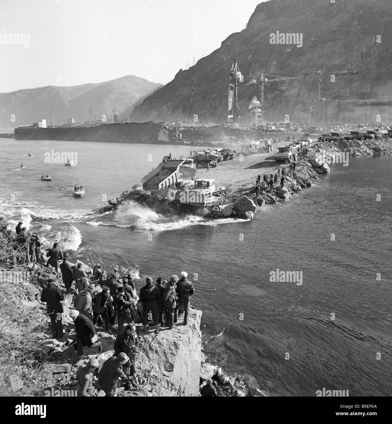 Damming the Yenisei on the Sayano Shushenskaya hydropower station Stock ...