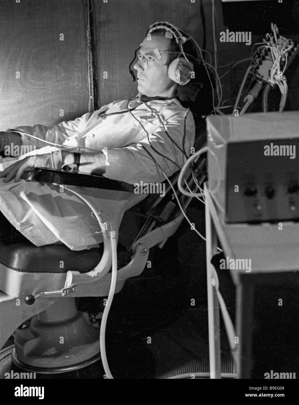 An experiment recording bioelectrical brain signals Stock Photo - Alamy