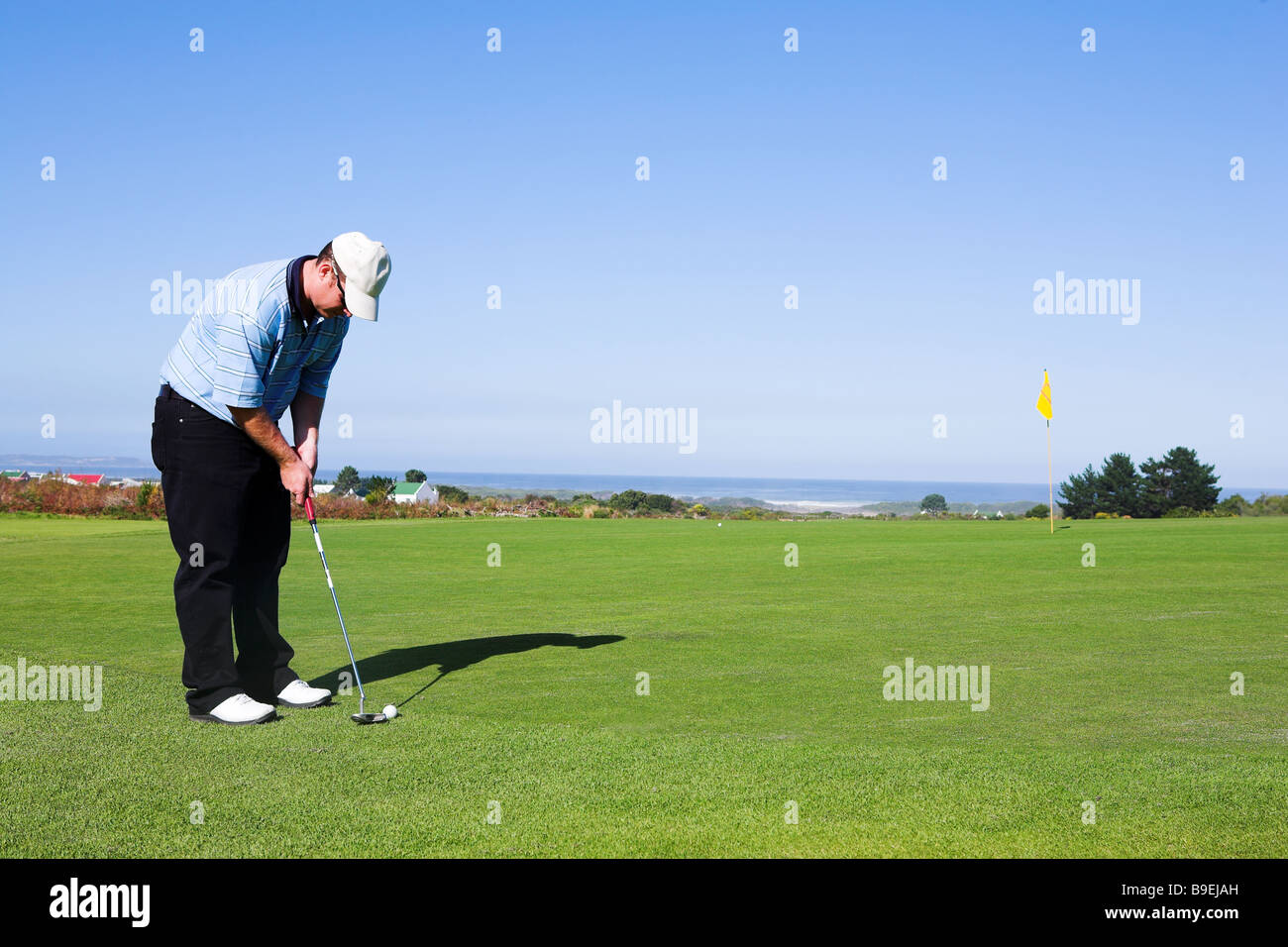 Man playing golf Stock Photo - Alamy