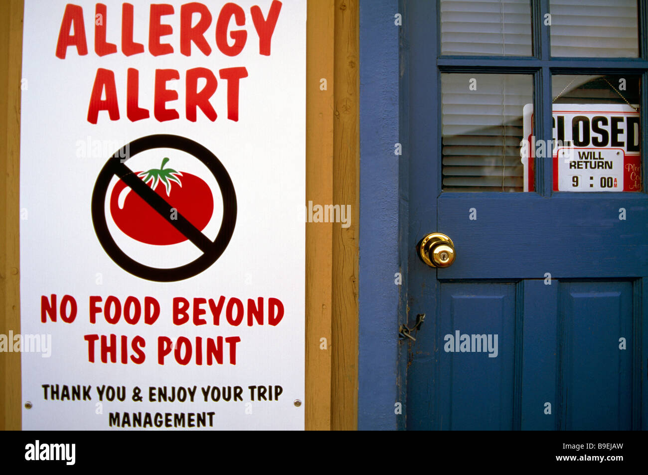 No Food Allergy Alert Warning Sign against Tomatoes posted outside the ...