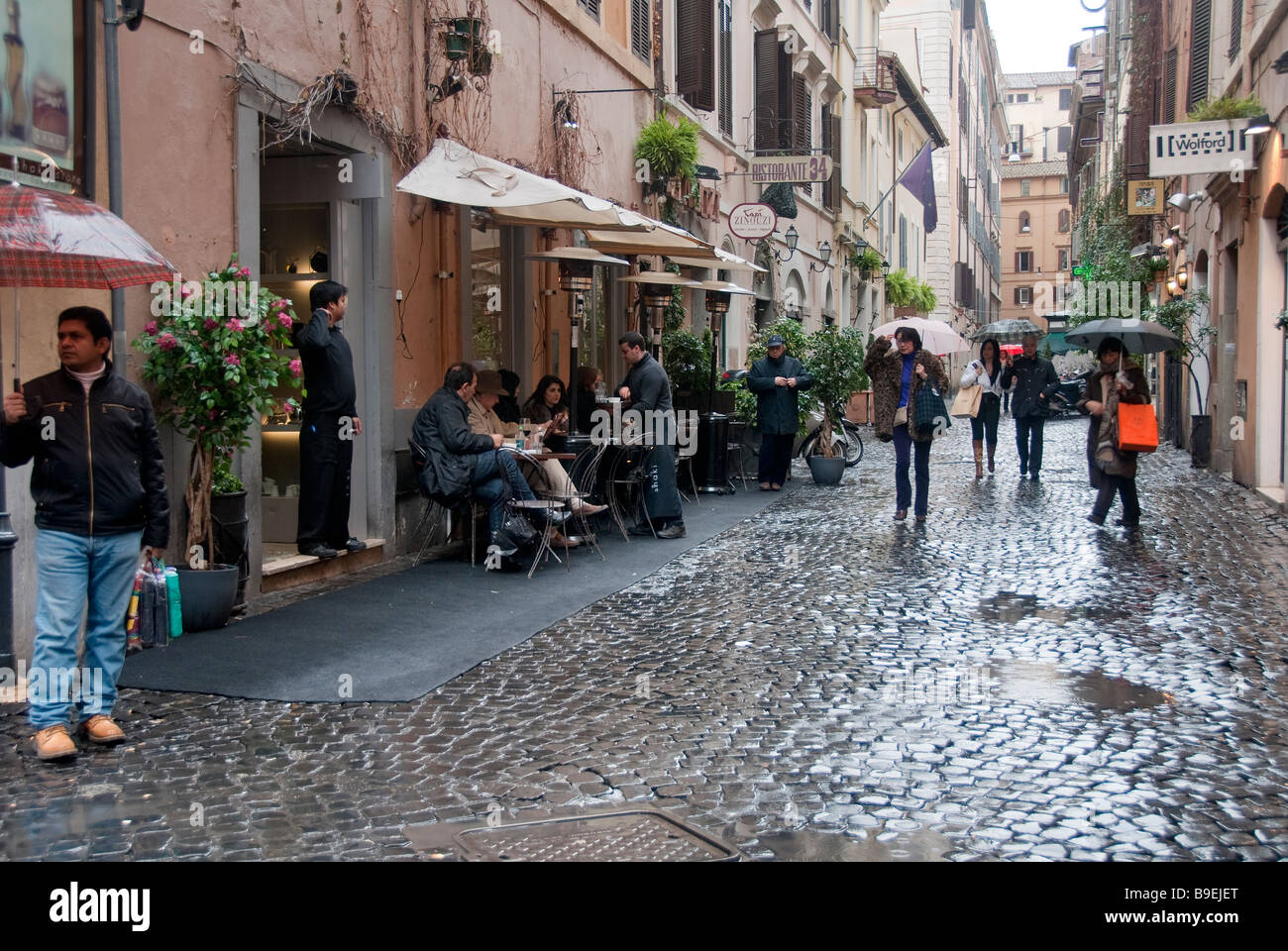 Rain rainy day rome hi-res stock photography and images - Alamy