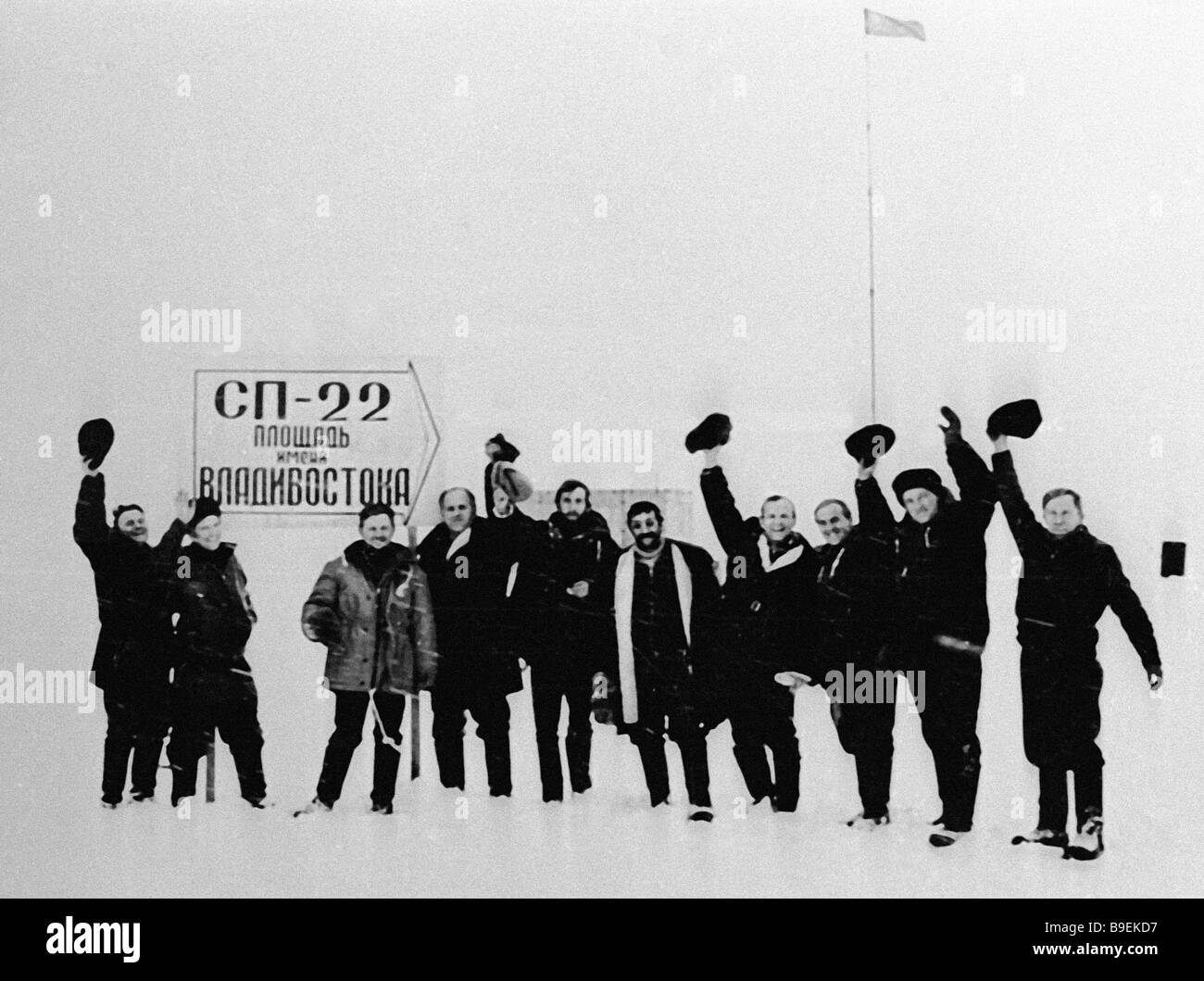 Members of Severny Polyus North Pole 22 expedition Stock Photo - Alamy