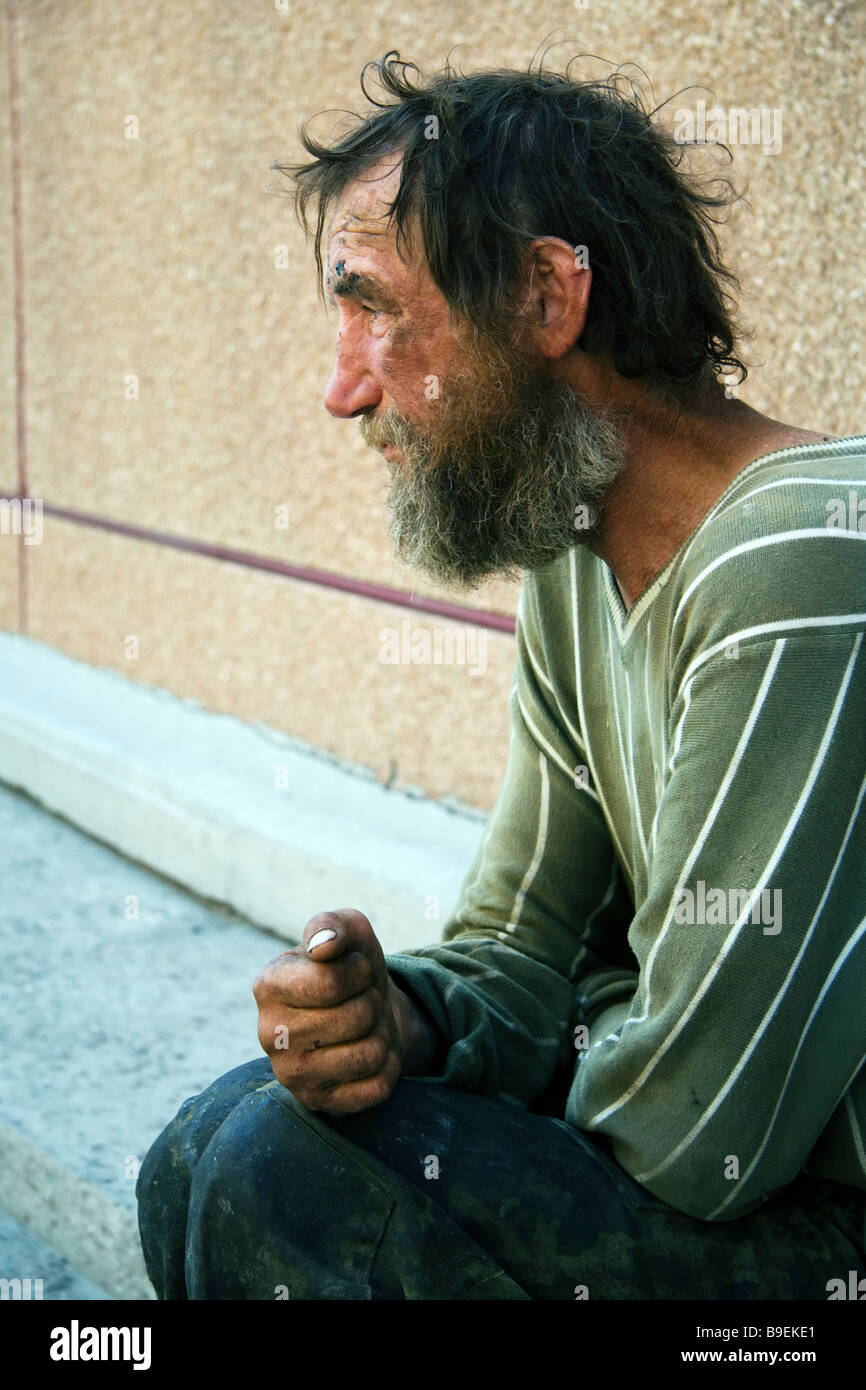 Homeless poor alcoholic Stock Photo - Alamy