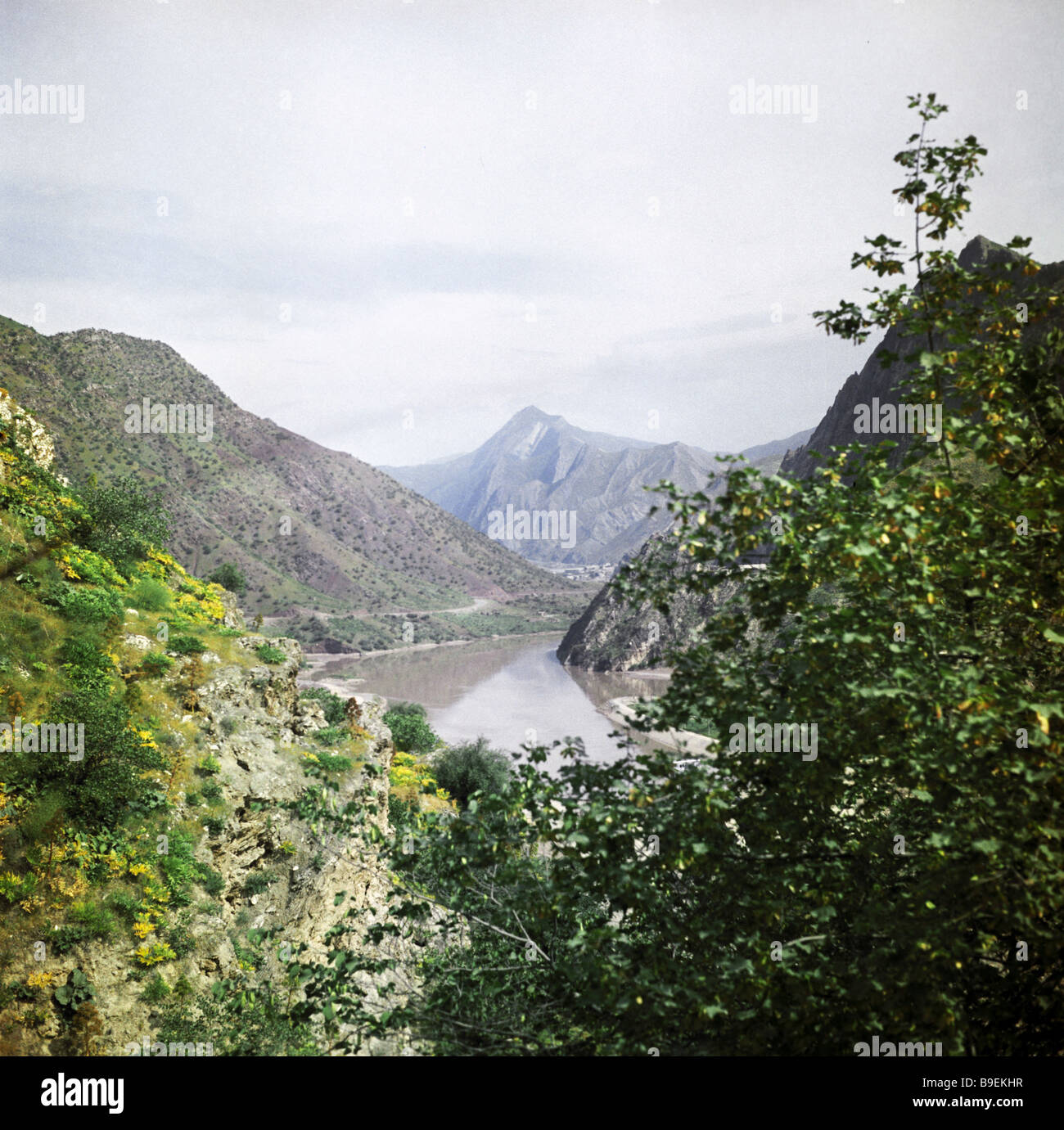 The Vakhsh River valley Stock Photo - Alamy