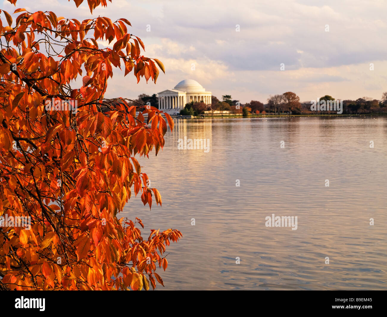 View of Jefferson Memorial across tidal basin Stock Photo - Alamy