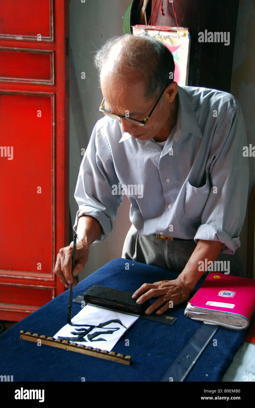 Man drawing calligraphy, Hanoi, Vietnam Stock Photo - Alamy