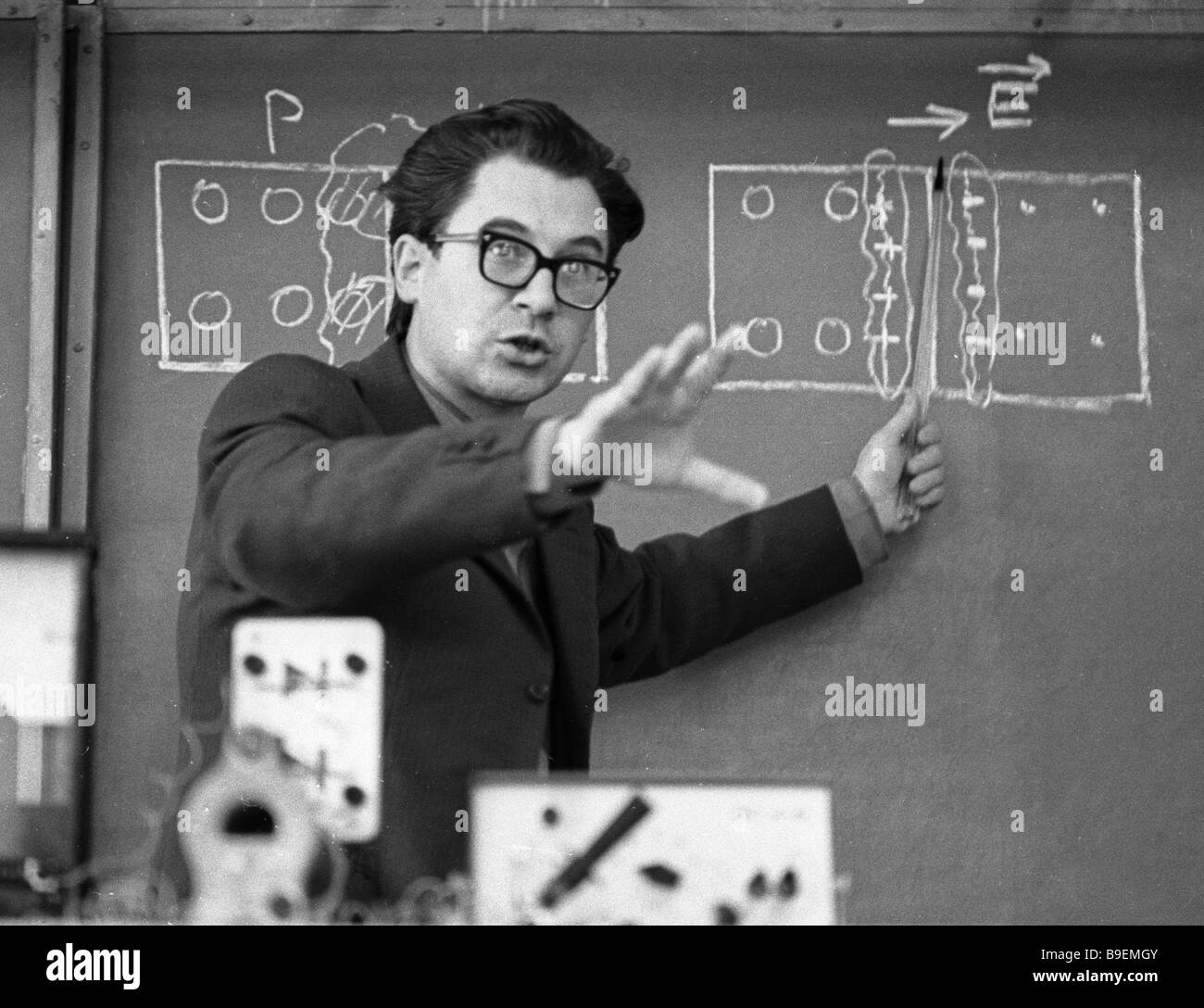 The physics teacher conducts electrical engineering classes at Boarding ...