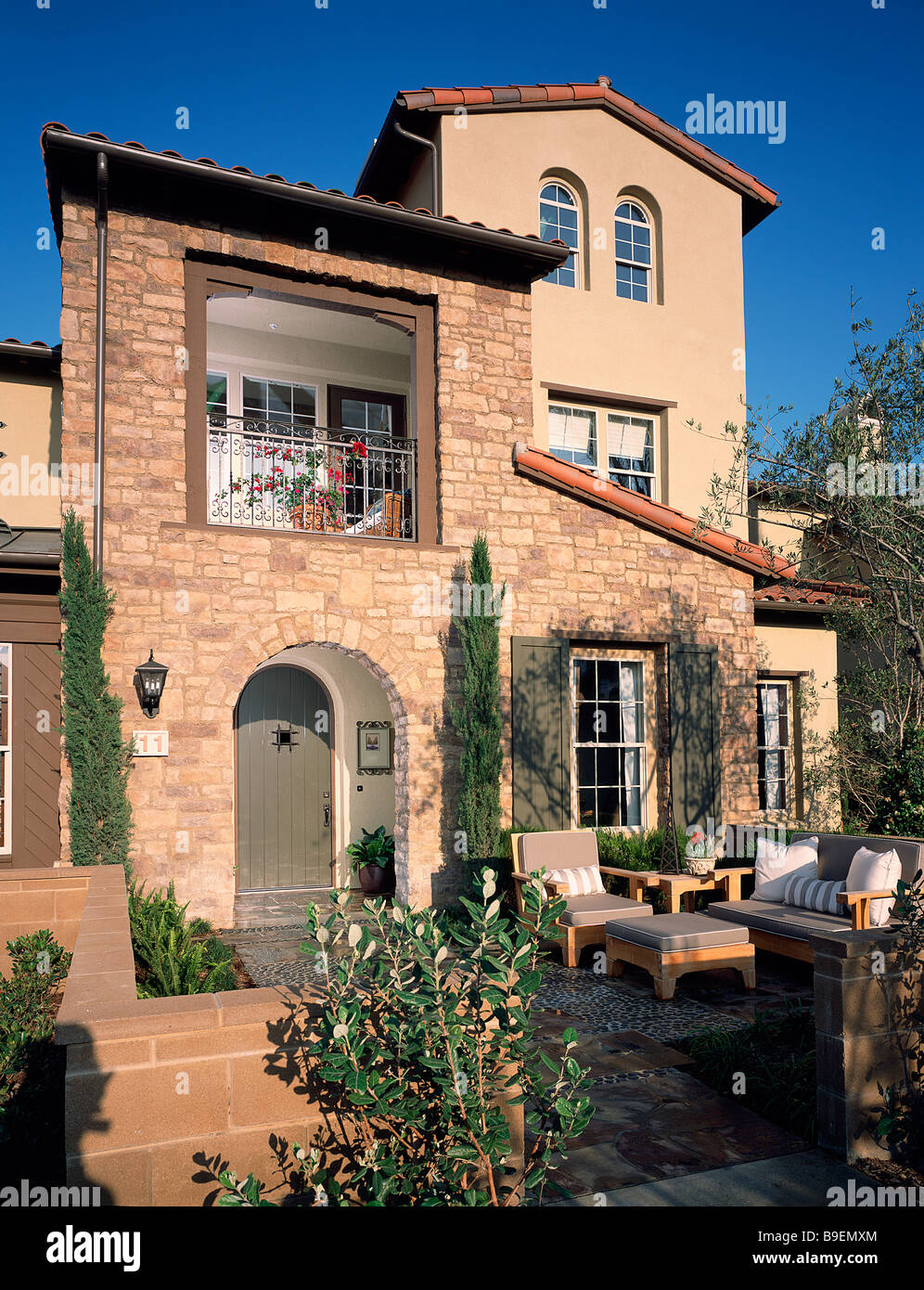 Front exterior tuscan style home Stock Photo - Alamy