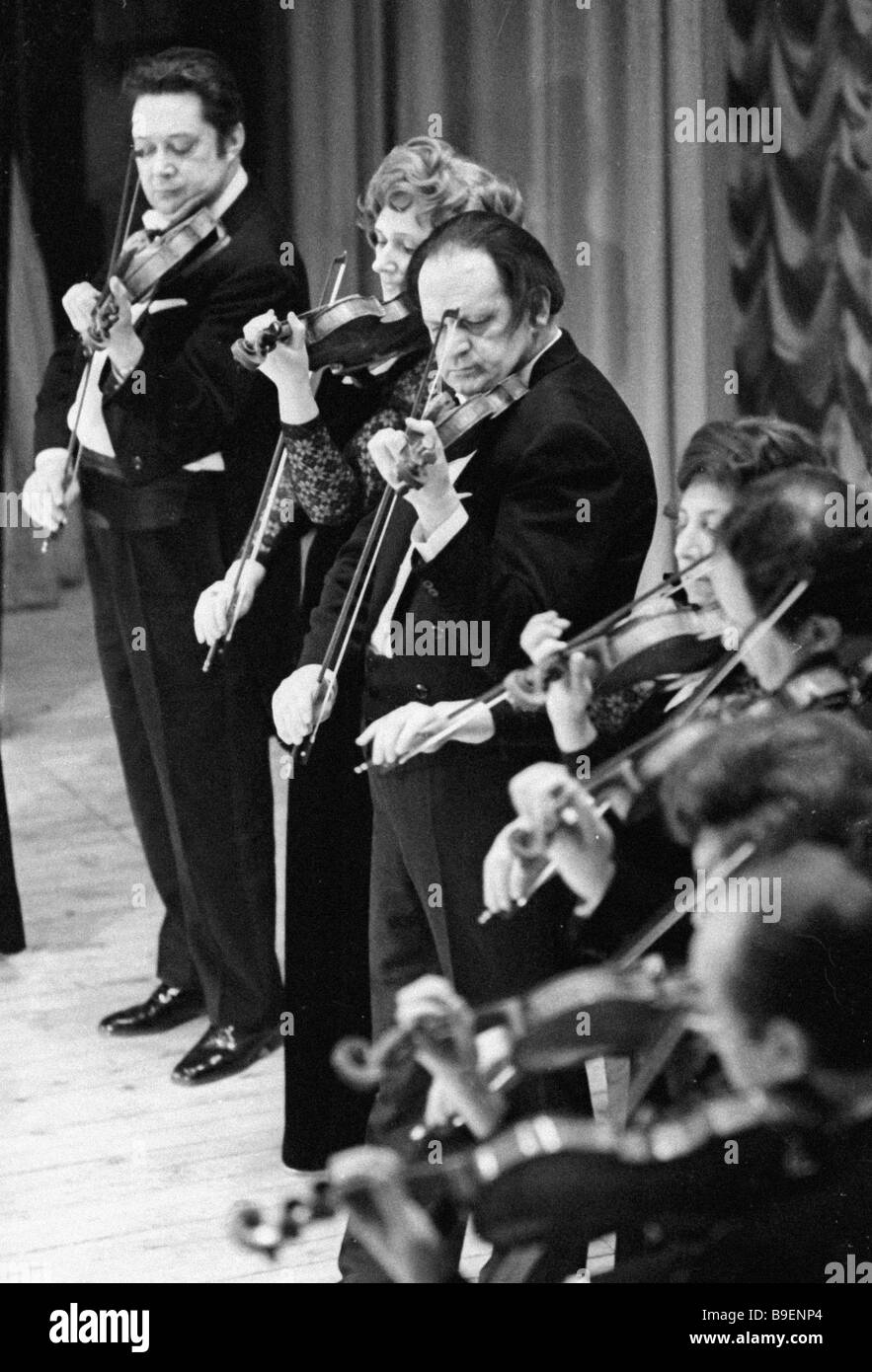 Bolshoi Theatre Violin Ensemble conducted by Yuli Reyentovich center ...