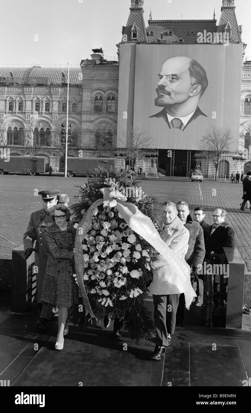 Delegates of the Socialist Unity Party of New Zealand to the 25th CPSU ...