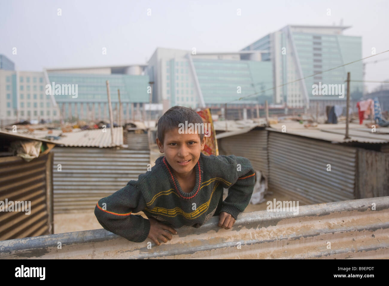 India office slum hi-res stock photography and images - Alamy
