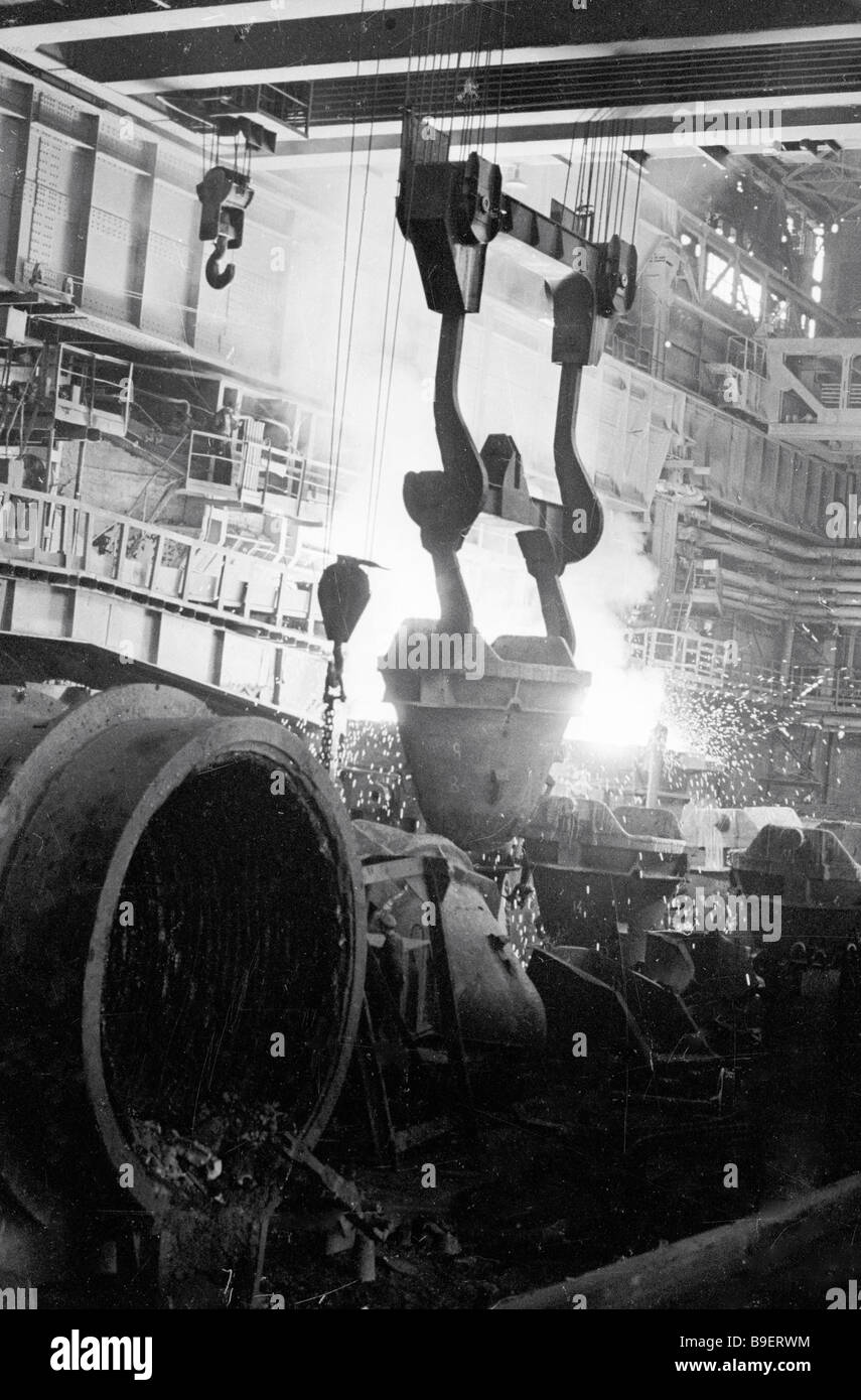 Pouring steel at the Taganrog Iron and Steel Works Stock Photo - Alamy