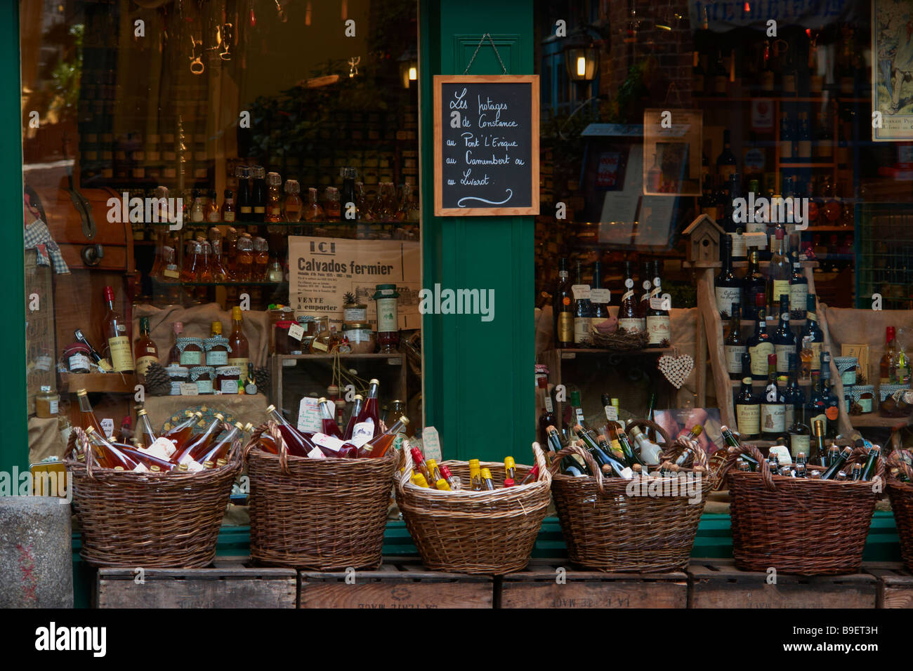 French cider shop hi-res stock photography and images - Alamy