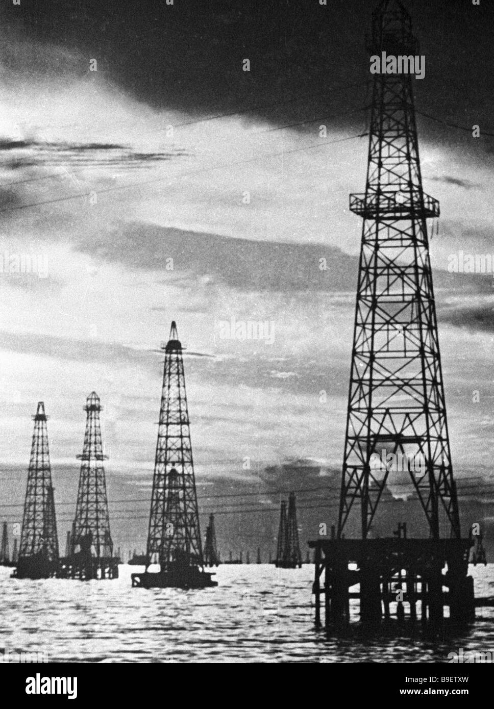 Oil rigs on the Marakaibo Lake Stock Photo - Alamy