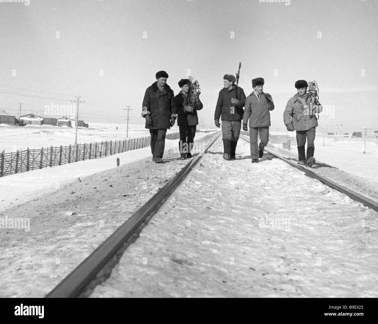 Builders of Beineu Kungrad railway Stock Photo - Alamy