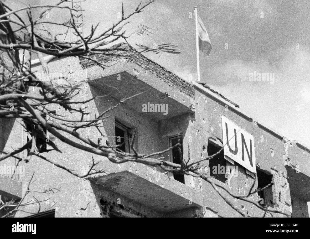 The building of a UN observation post in the Suez Canal area destroyed ...