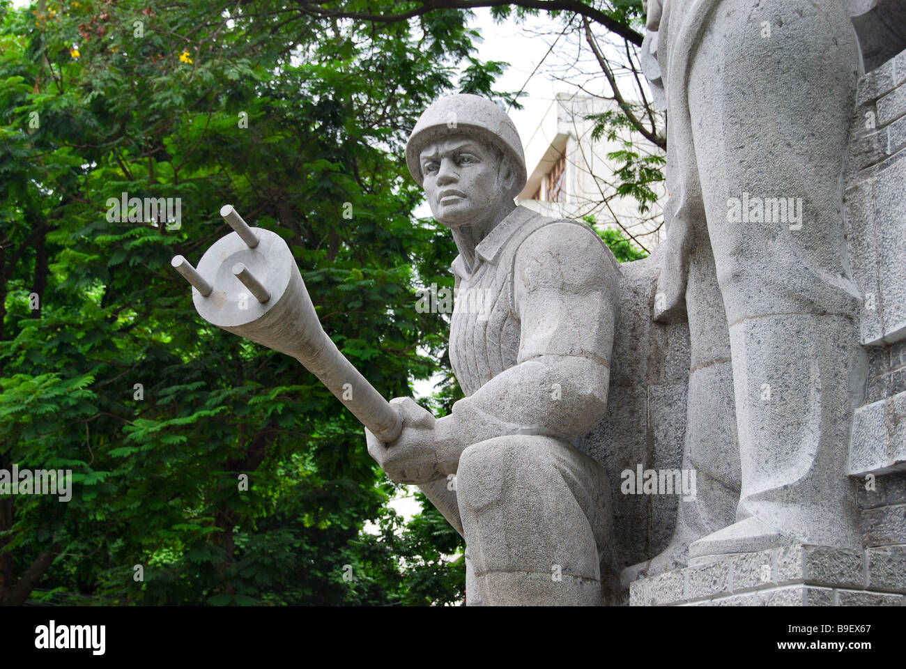 Military statue hanoi hi-res stock photography and images - Alamy