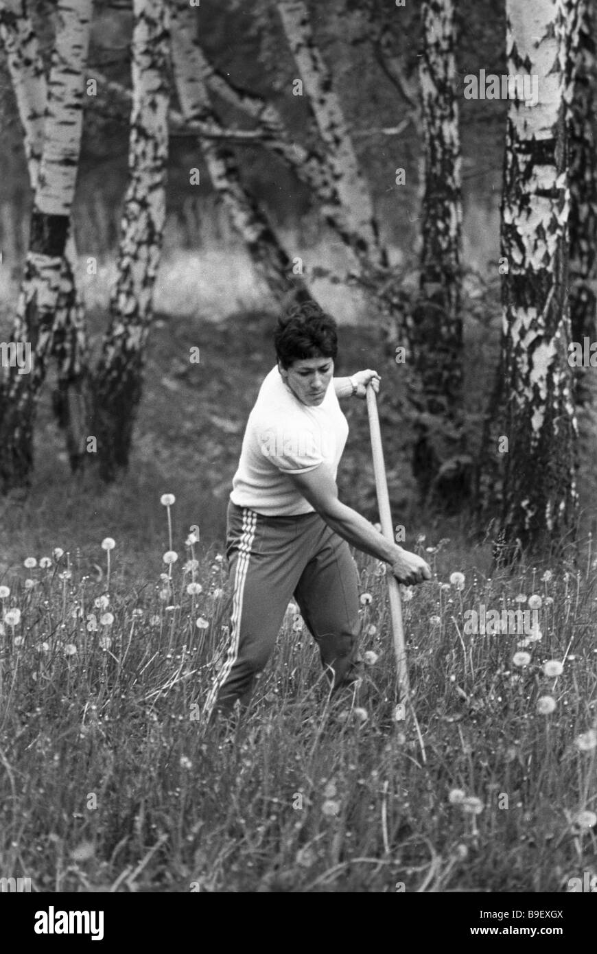 World discus throwing champion Faina Melnik mowing Stock Photo - Alamy