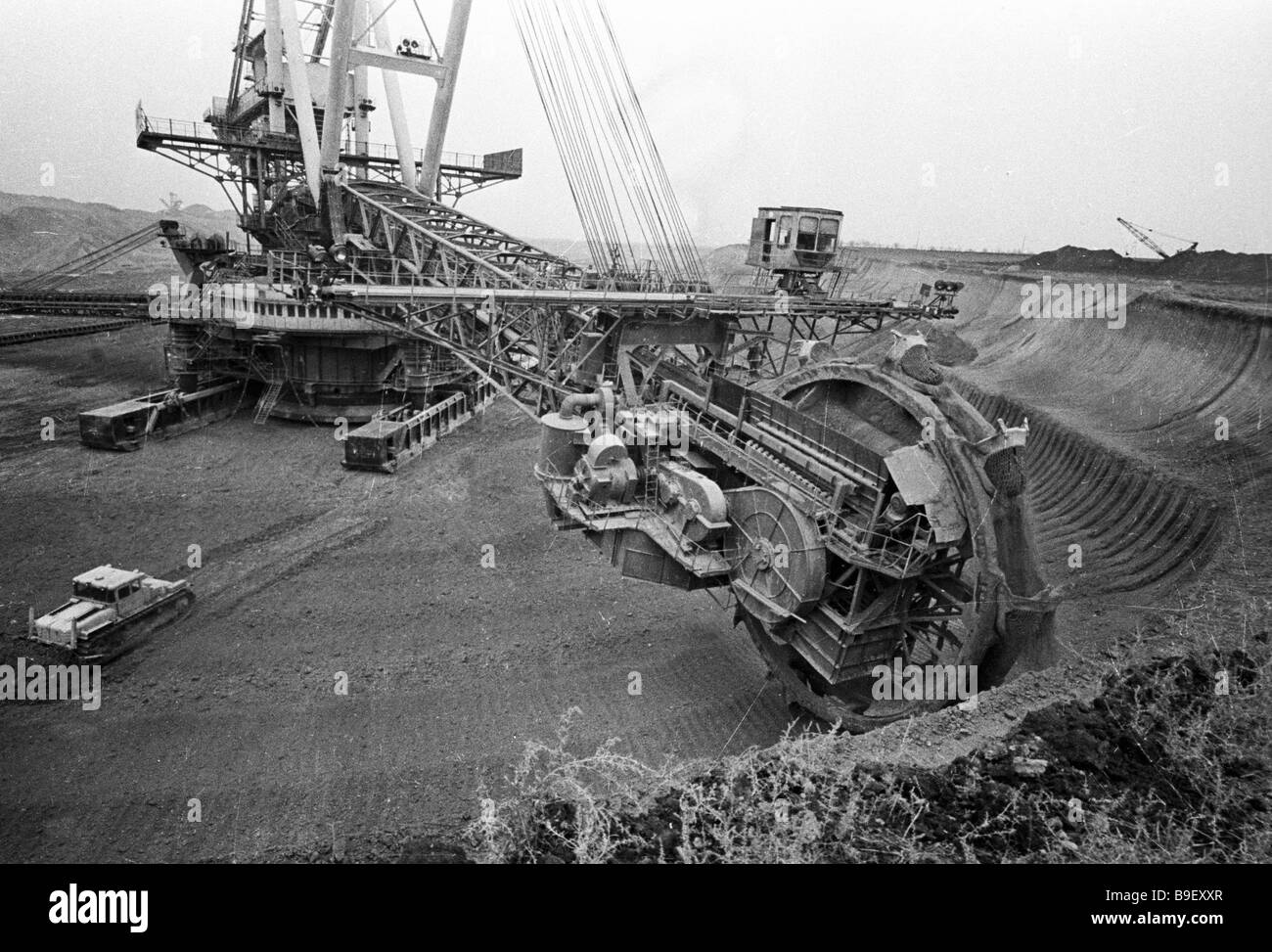 A rotary complex for mining manganese ore from an open pit mine of the ...